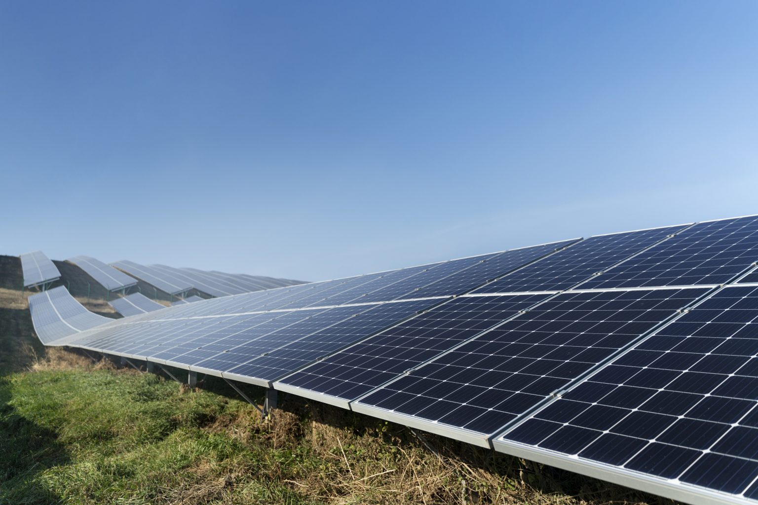 How Solar Panel Performance Varies with Temperature Coefficient Changes ...